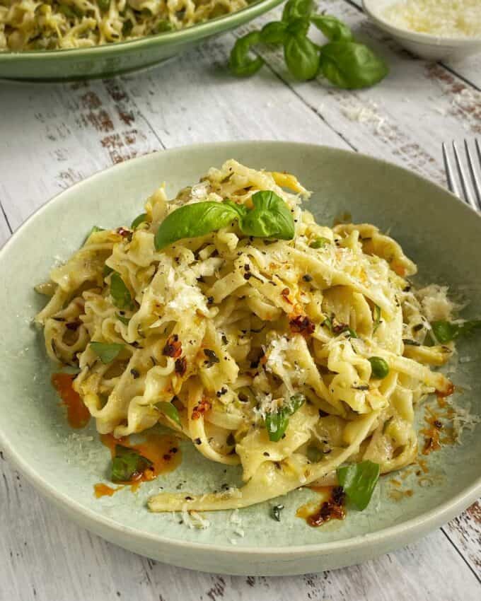 Courgette, Lemon and Garlic Pasta - VJ Cooks