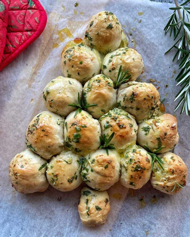 Mozzarella and Garlic Butter Dough Ball Christmas Tree - VJ Cooks
