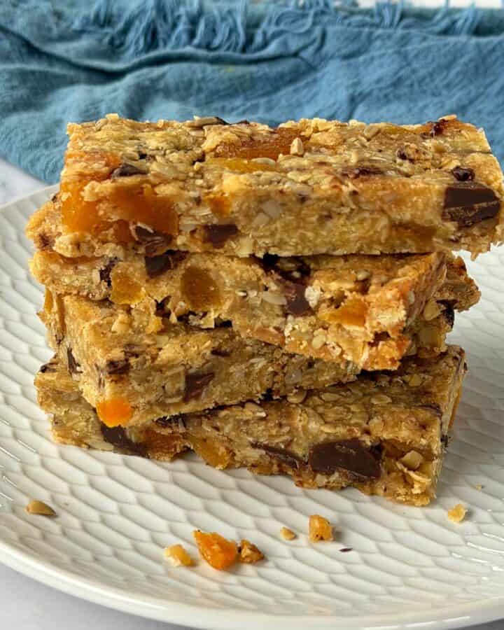 Apricot and Dark Chocolate Bumper Bars - VJ Cooks